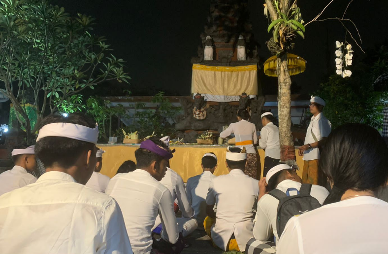 Persembahyangan Umat Hindu Konda Bali di Buperta Cibubur – Raimuna ...